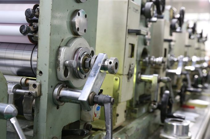 Mengenal cetak offset keunggulan dan kekurangannya